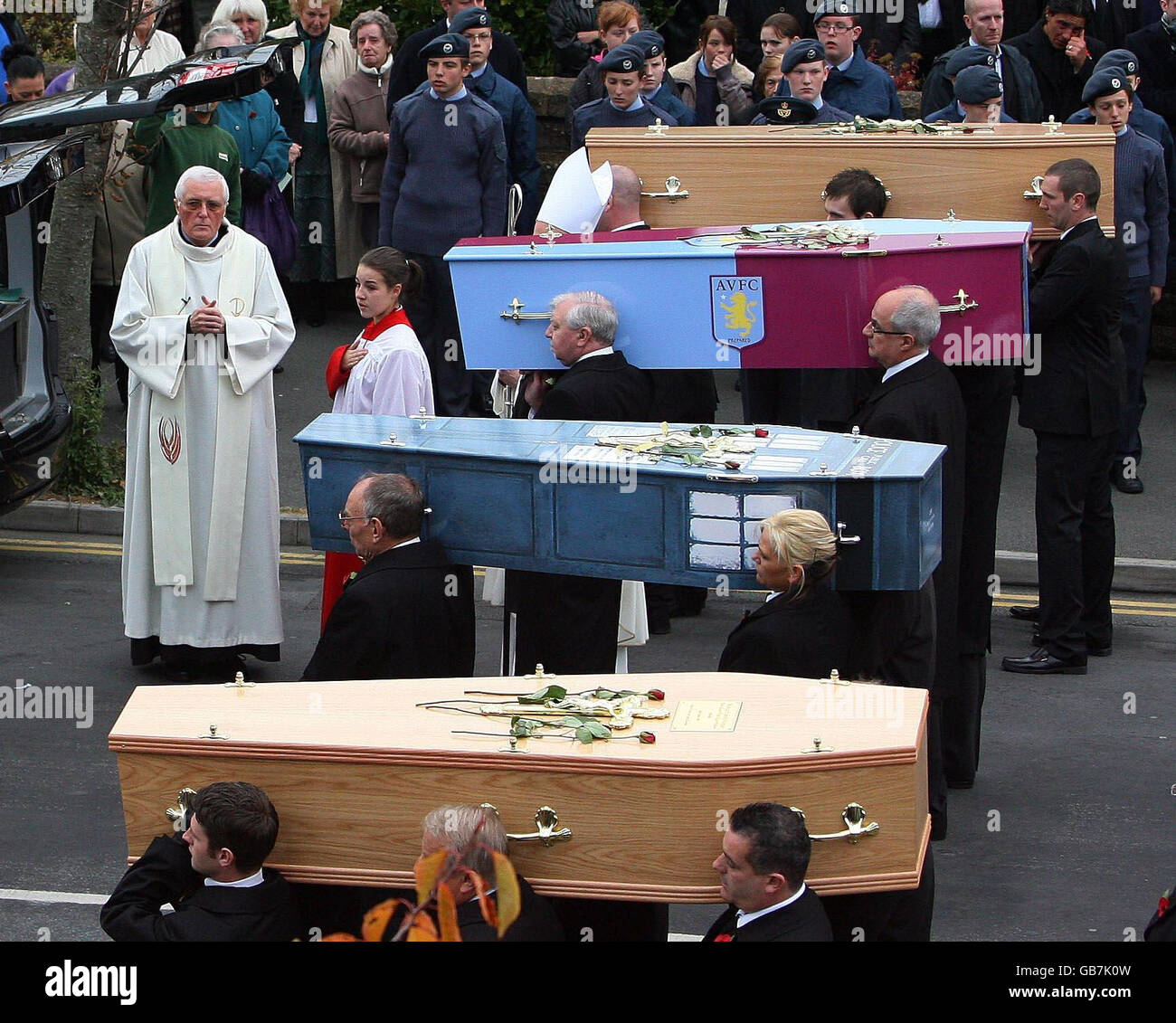 Mourners attend the funeral of David and Michelle Statham and their ...
