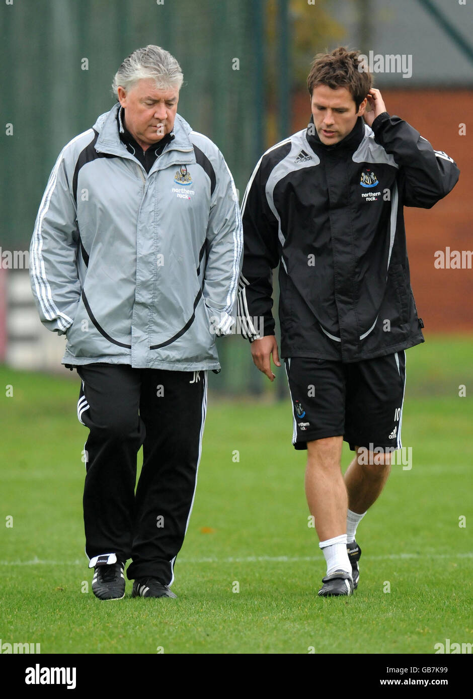 Newcastle United manager Joe Kinnear (left) and Michael Owen during a ...