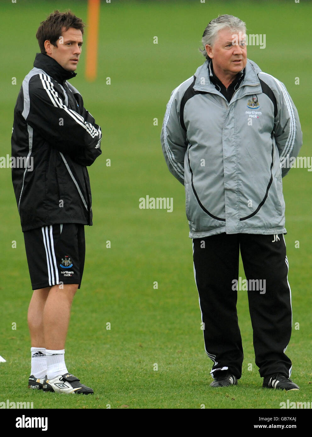 Newcastle United manager Joe Kinnear (right) and Michael Owen during a ...