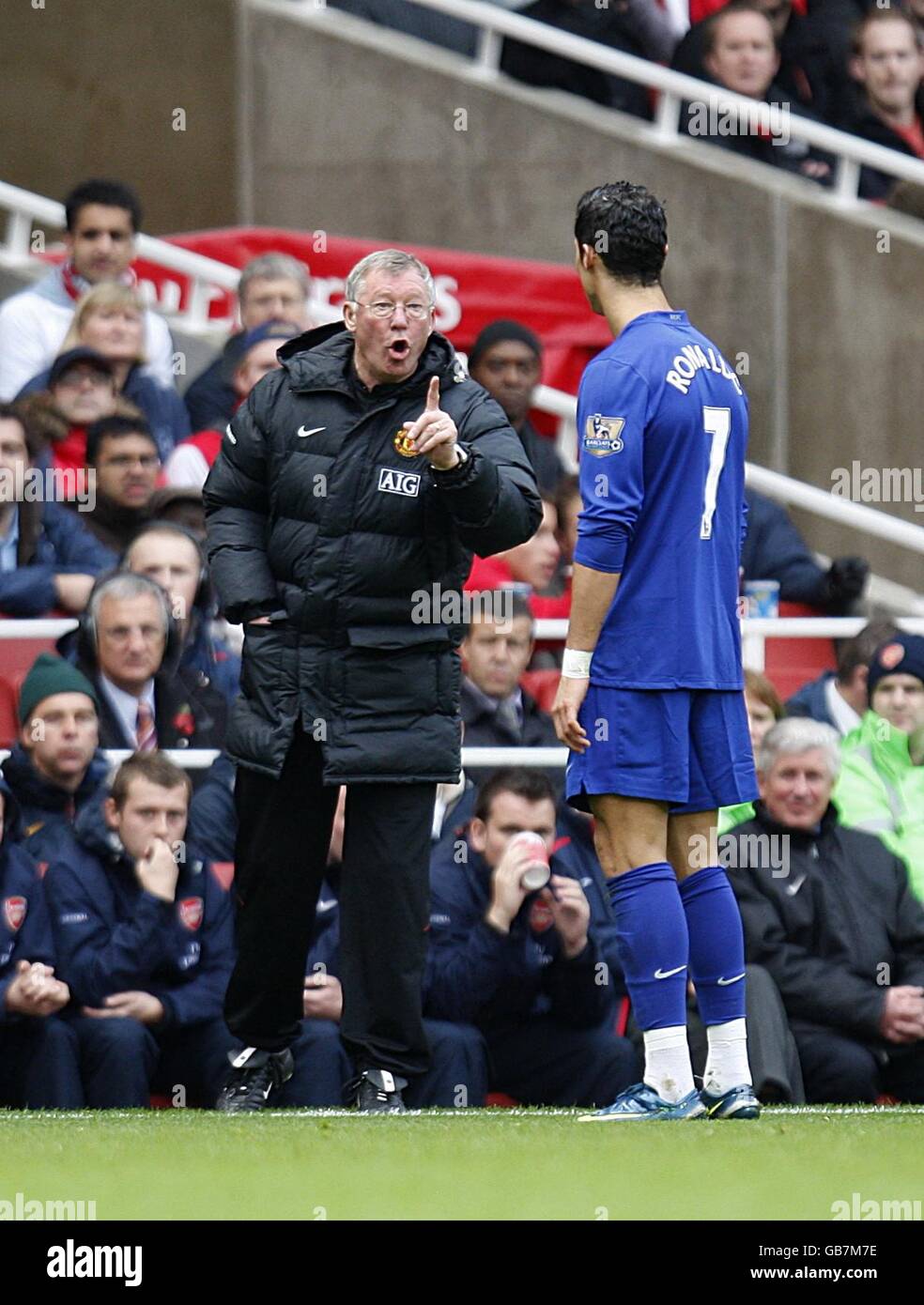 Manchester United manager Alex Ferguson gives instructions to Cristiano ...