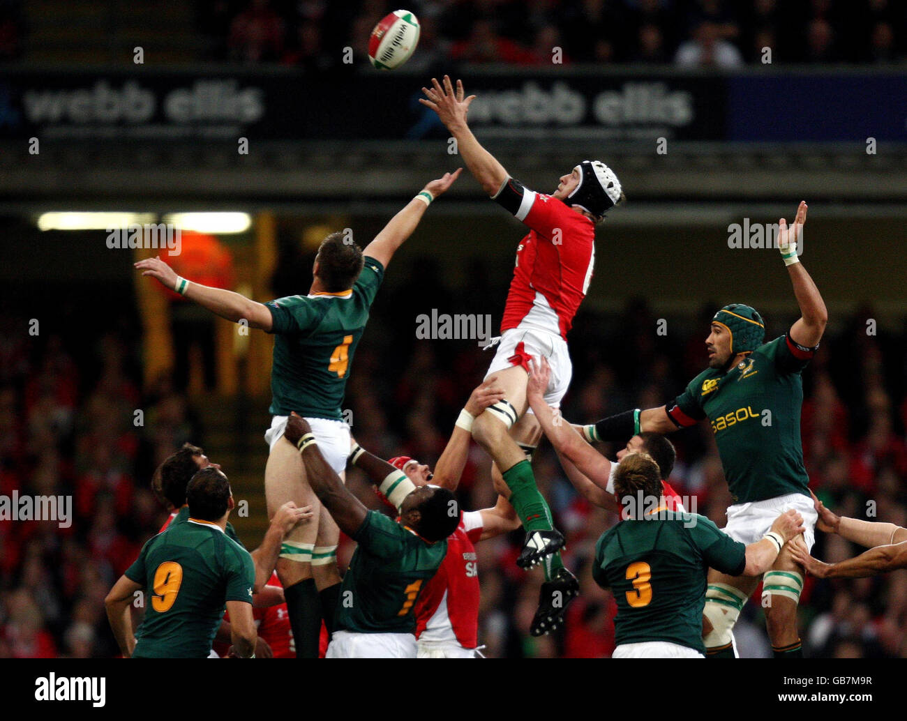 Ryan jones rugby wales hi-res stock photography and images - Alamy