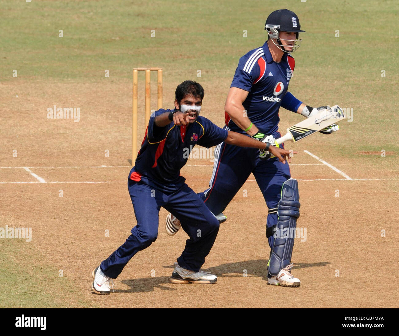 Cricket warm up practice full length hi-res stock photography and ...