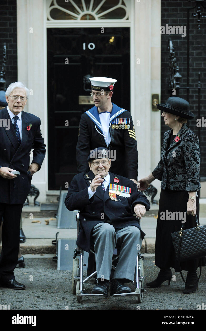 First World War veteran Bill Stone leaves 10 Downing Street in London ...