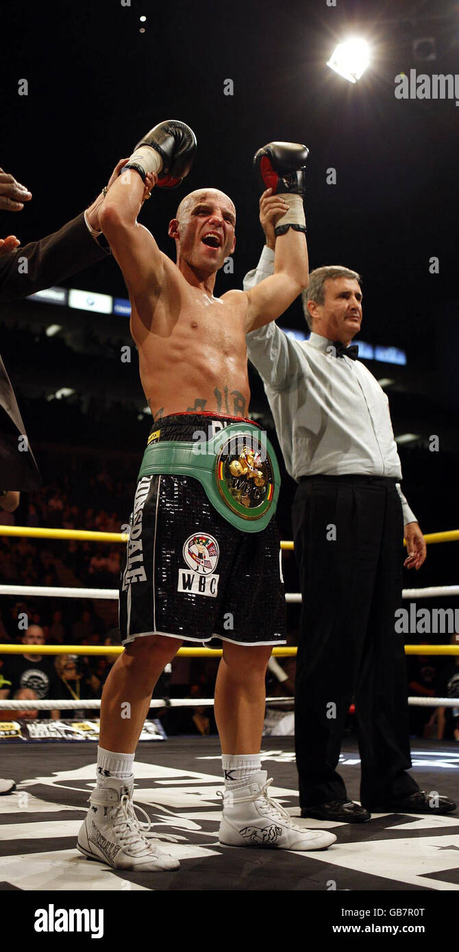 Winning boxer and referee High Resolution Stock Photography and Images ...