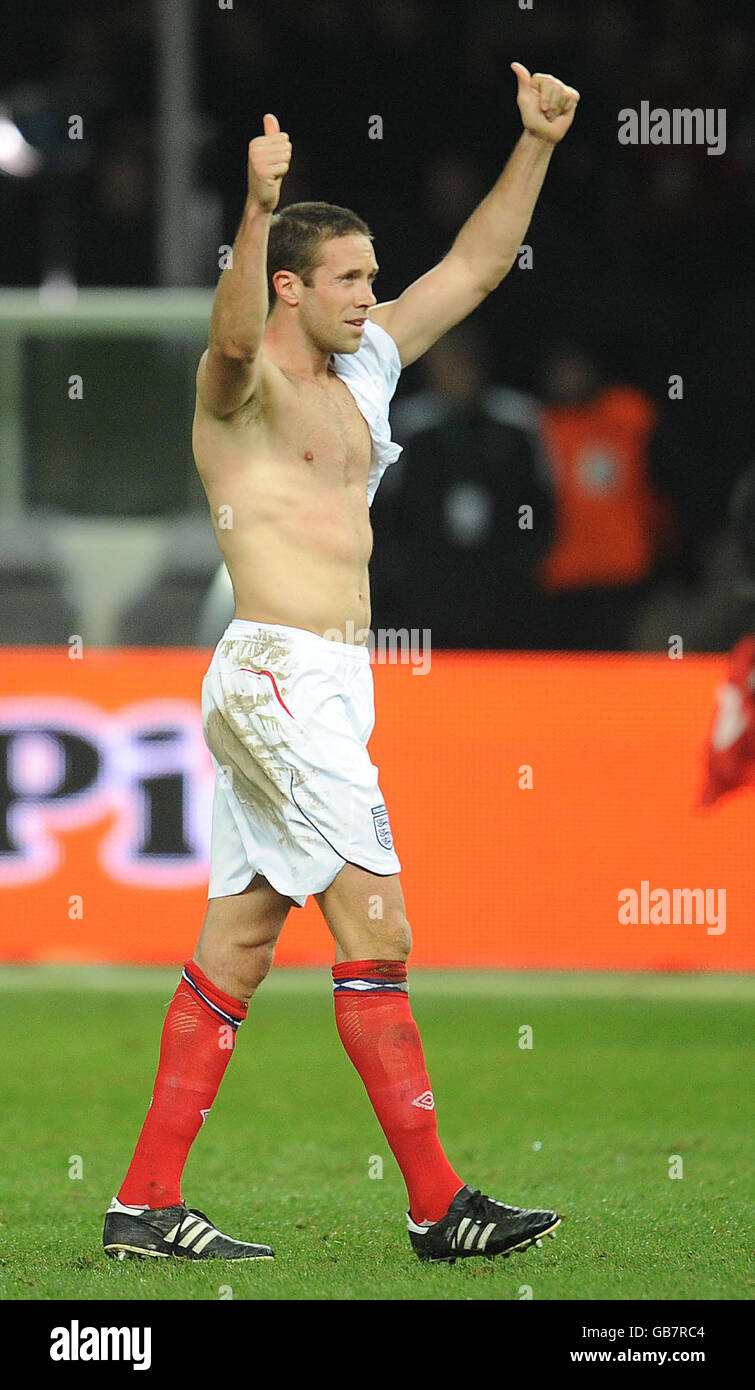 England's Matthew Upton applauds the fans after the International ...