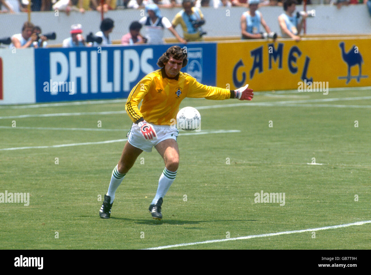 Pat jennings world cup hi-res stock photography and images - Alamy