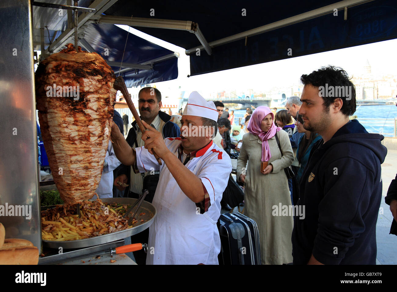 A Turkish waiter carves a kebab outside the New Mosque Stock Photo - Alamy