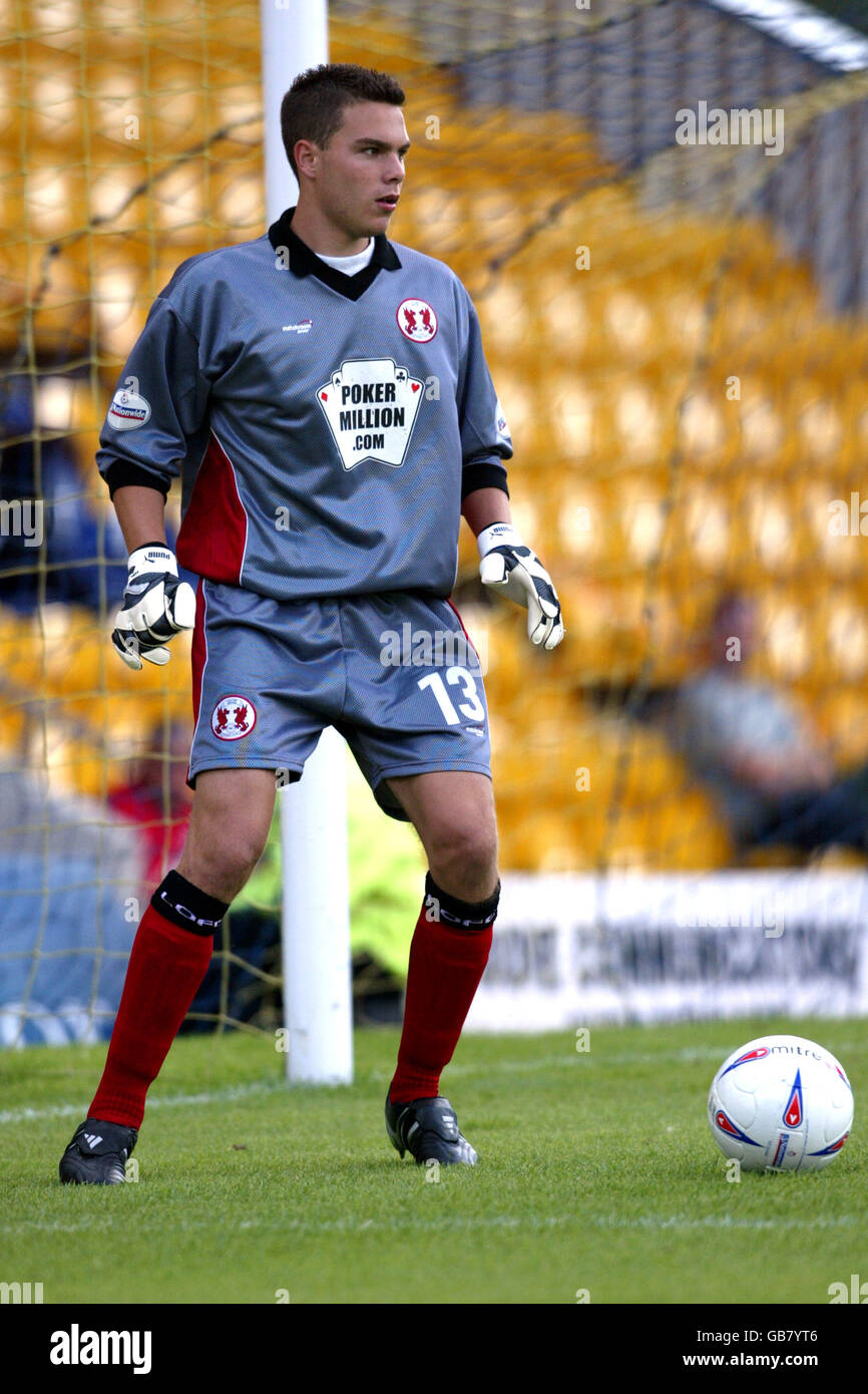 Leyton orients goalkeeper glenn morris hi-res stock photography and ...