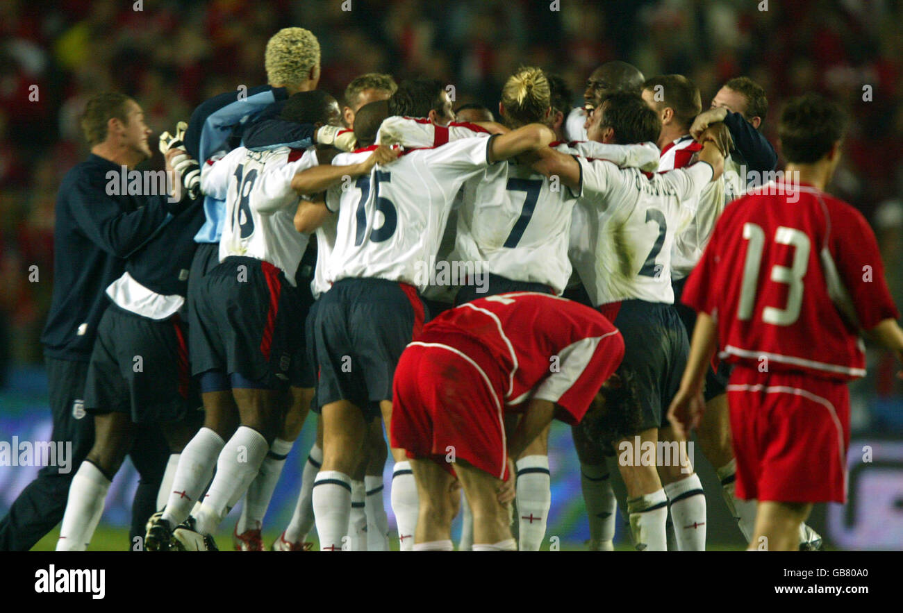 Soccer - European Championships 2004 Qualifier - Group Seven - Turkey v ...