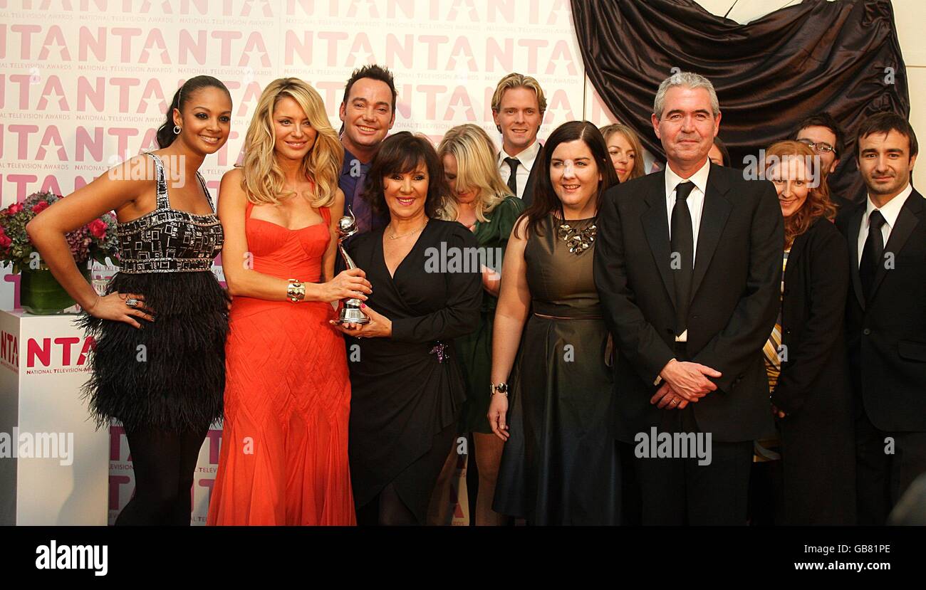 Cast popular television show hi-res stock photography and images - Alamy