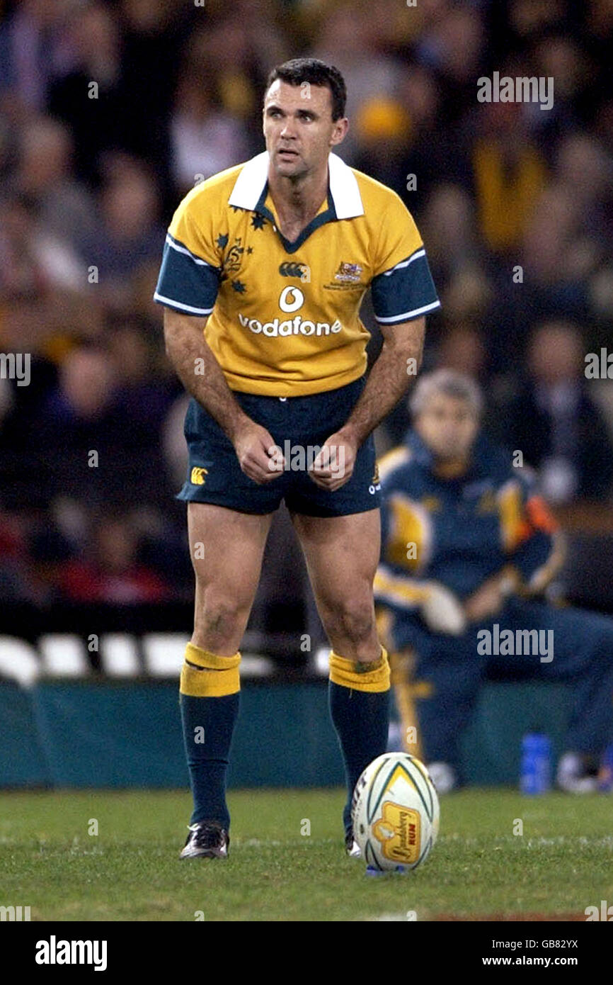 Australias joe roff prepares to kick for goal hi-res stock photography ...