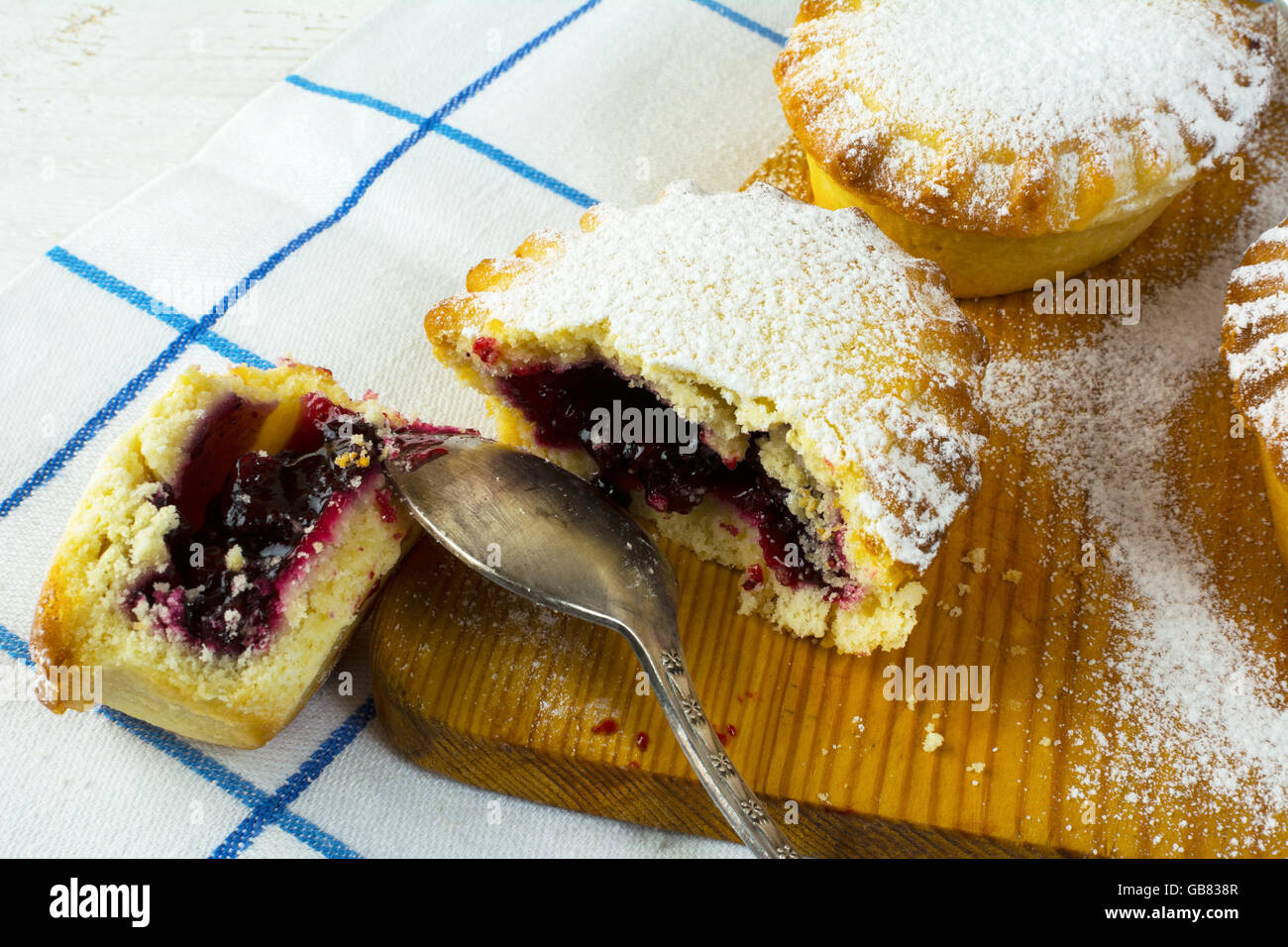 Small jam pie, close up. Sweet dessert. Sweet pastry. Small pie. Pie ...