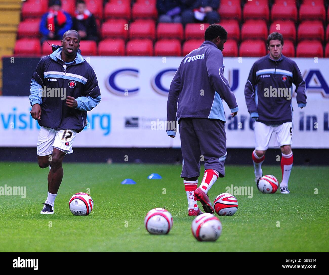Charlton Athletic's Chris Dickson (l), Jose Semedo and Andy Gray take ...