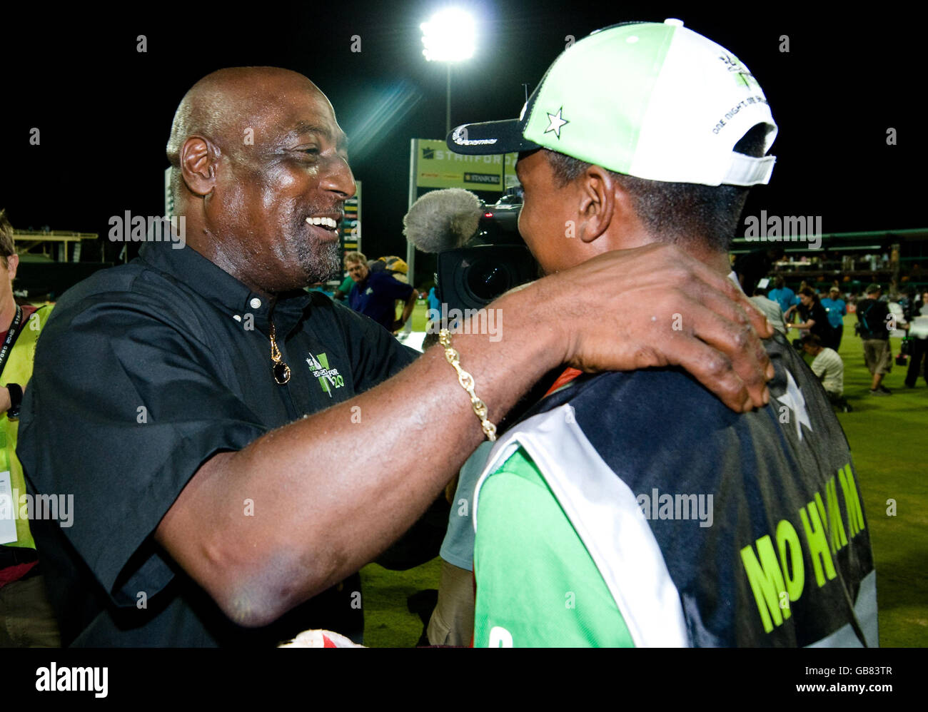 Sir Vivian Richards (left) and Stanford Superstars' Dave Mohammed ...
