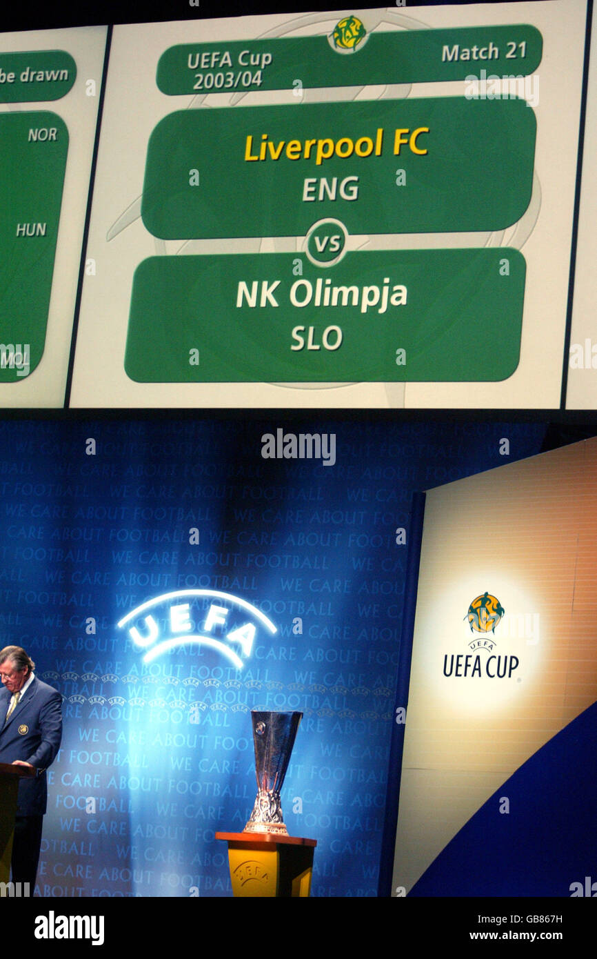 Cup draw hi-res stock photography and images - Alamy