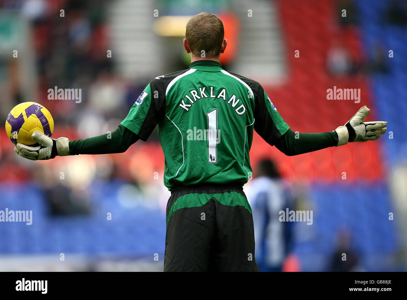 Goalkeeper arms out hi-res stock photography and images - Alamy