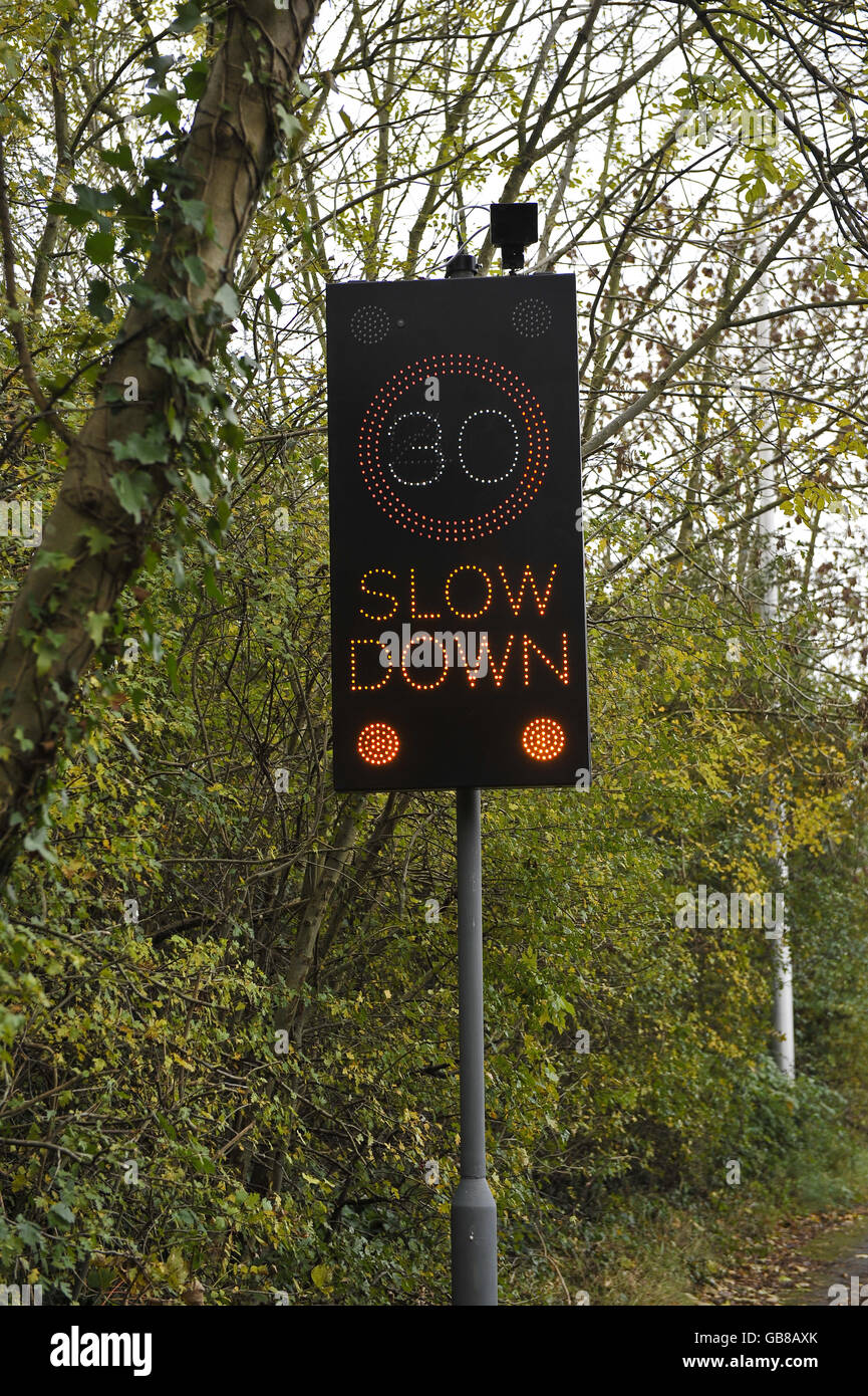 An electronic speed limit sign showing 30mph hi-res stock photography ...