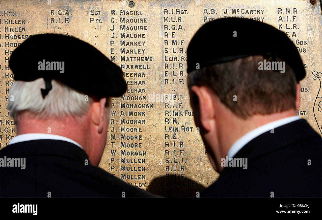Irish cross border remembrance service Stock Photo - Alamy