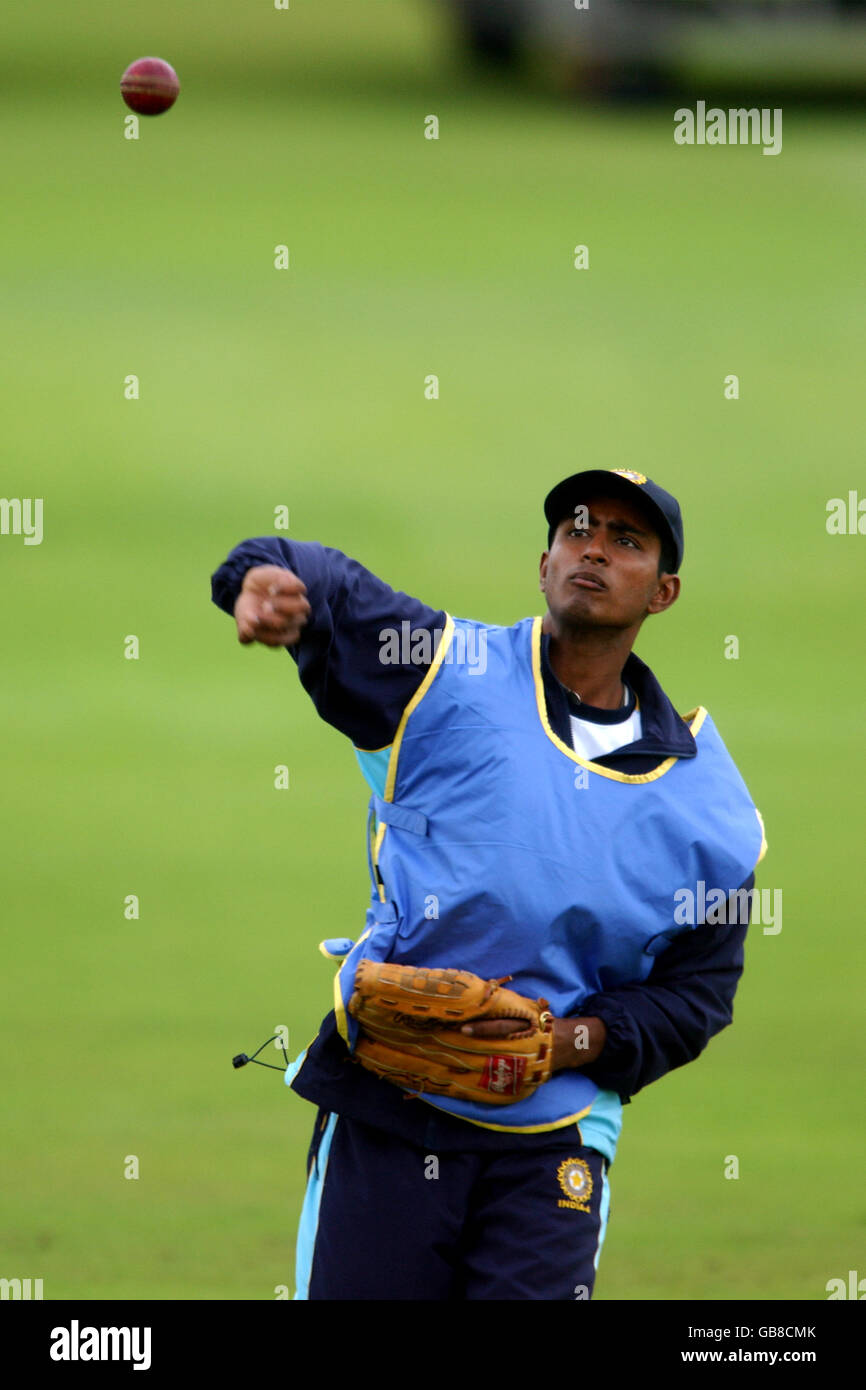 Ambati rayudu hi-res stock photography and images - Alamy