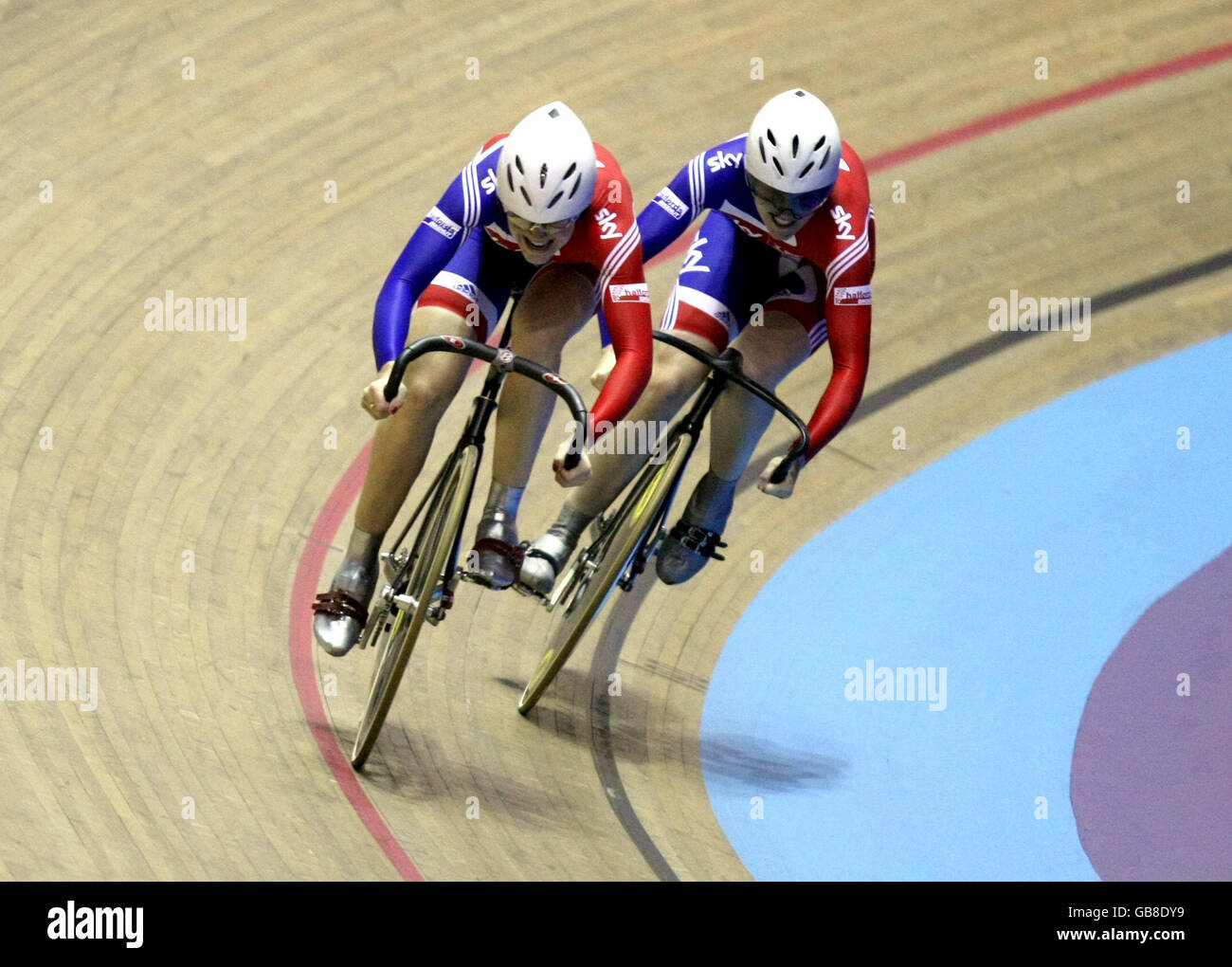 Great Britain's Jessica Varnish (l) and Anna Blyth (r) on there way to ...