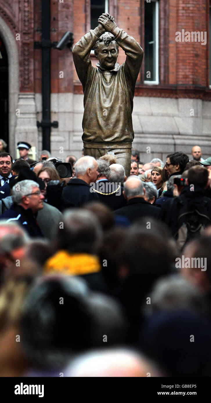 Brian Clough statue unveiled Stock Photo - Alamy