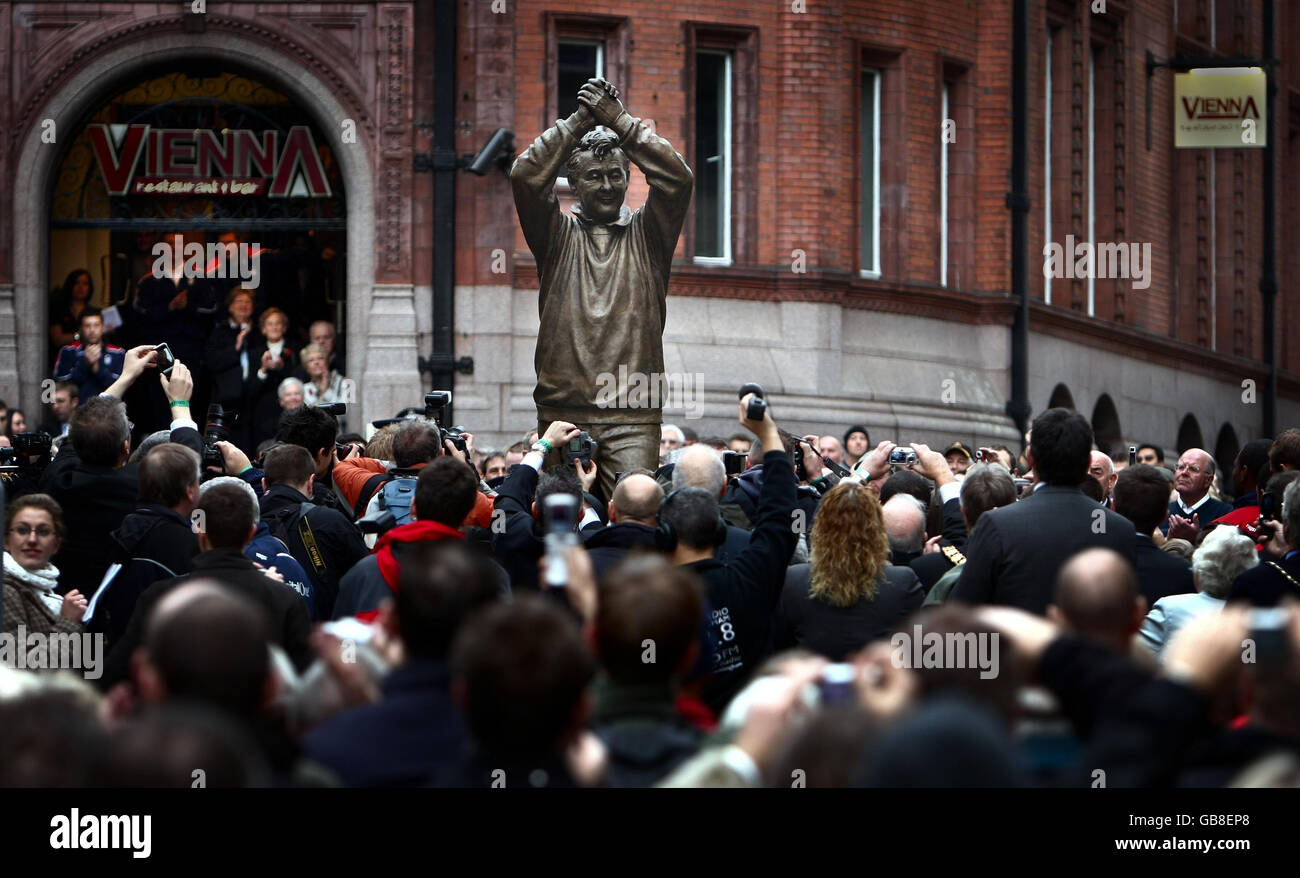 Brian Clough statue unveiled Stock Photo - Alamy