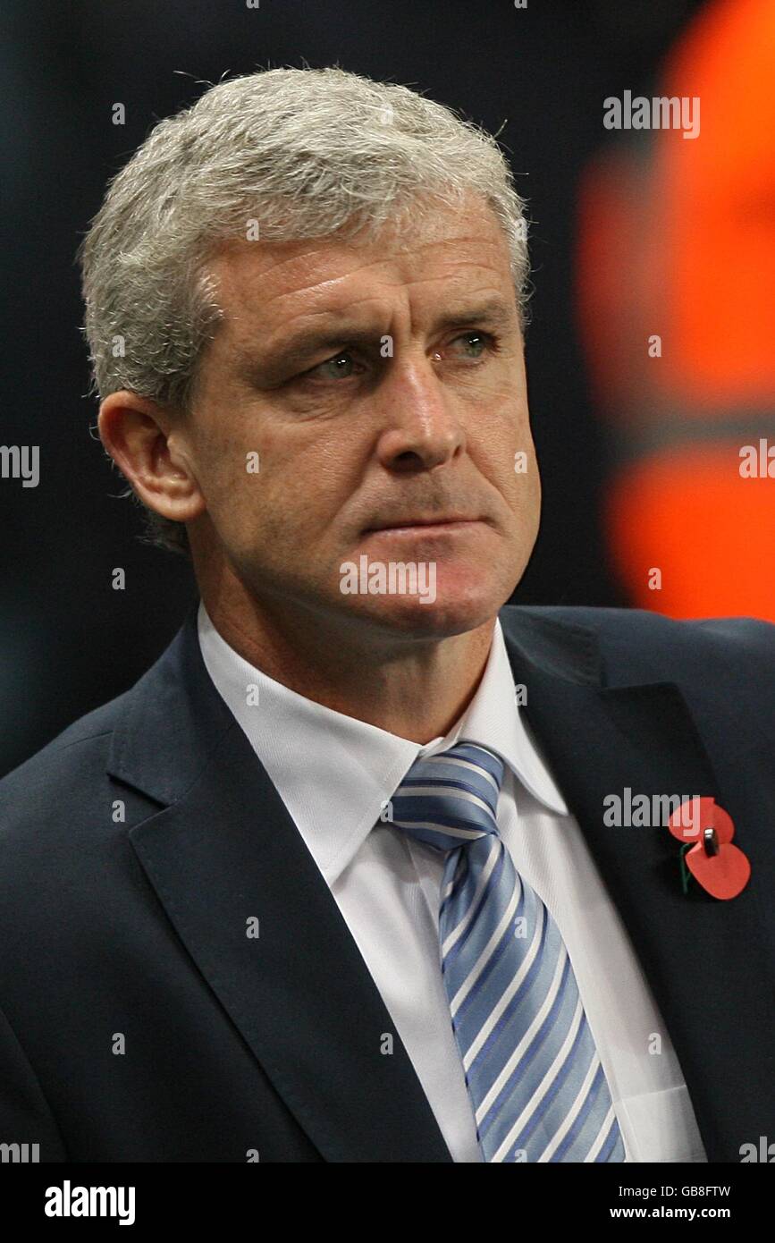 Mark hughes manchester city manager hi-res stock photography and images ...