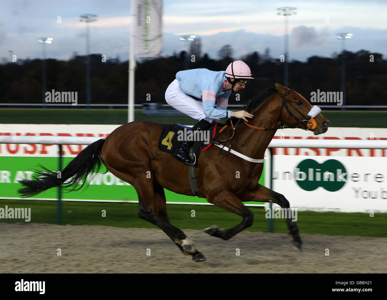 Mister New York ridden by George Baker wins the Racing Post Weekender ...