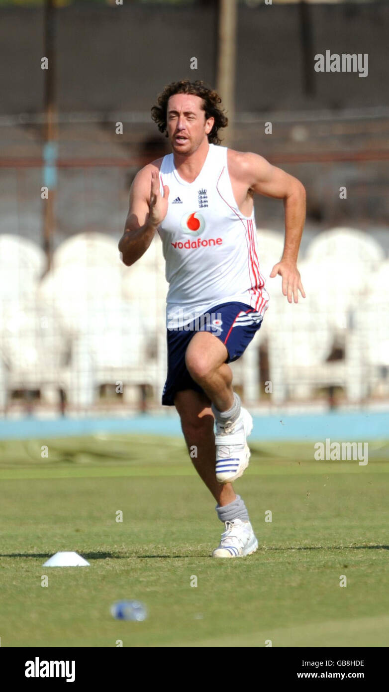 Ryan Sidebottom warms up during a nets practice session at the ...