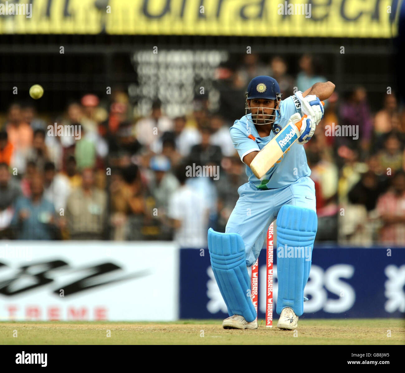 Mahendra singh dhoni batting india hi-res stock photography and images ...