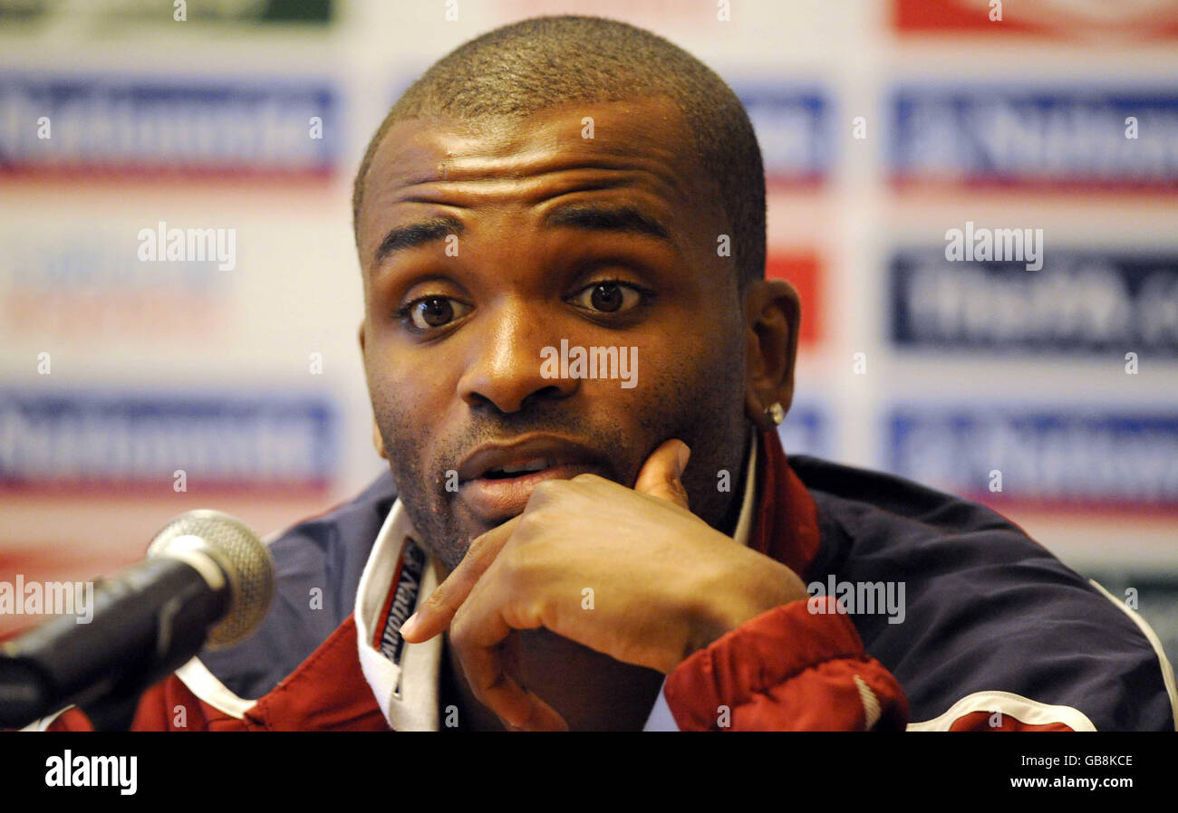 Soccer - England Press Conference - Grove Hotel Stock Photo - Alamy