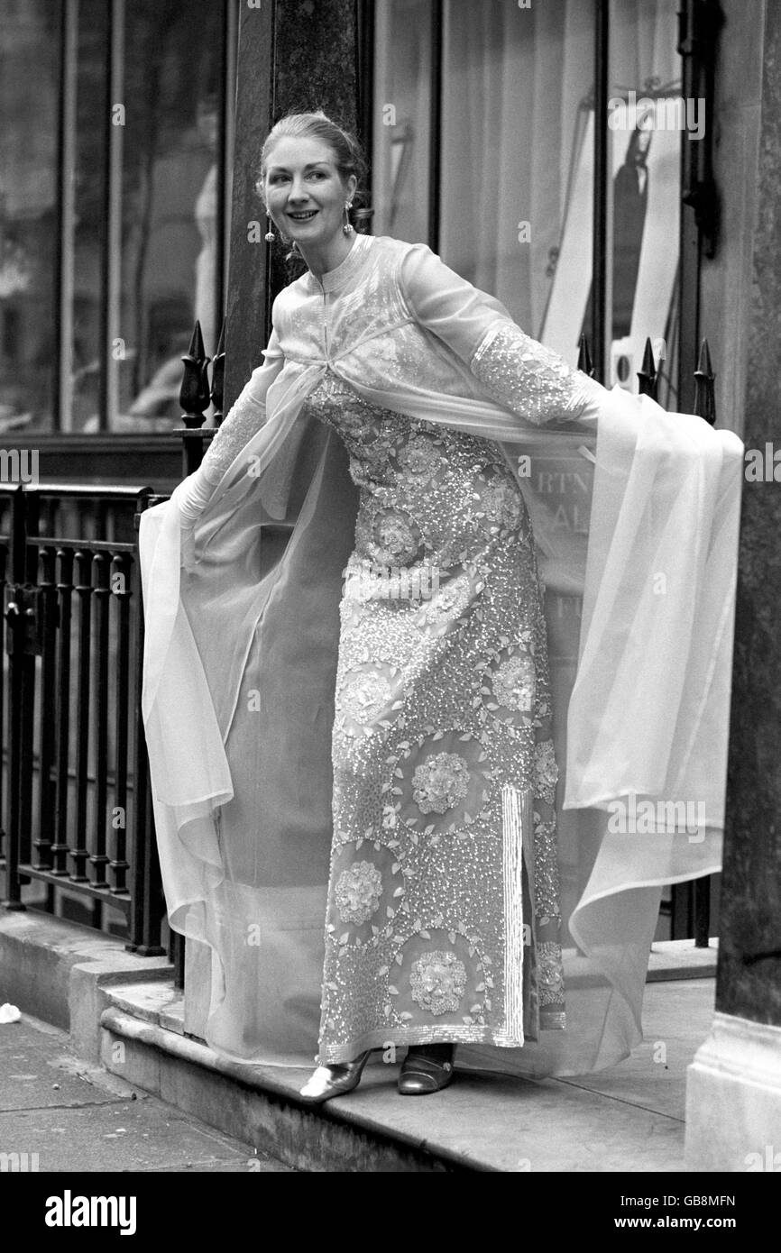 Fashion - Norman Hartnell Fashion - London - 1973 Stock Photo - Alamy