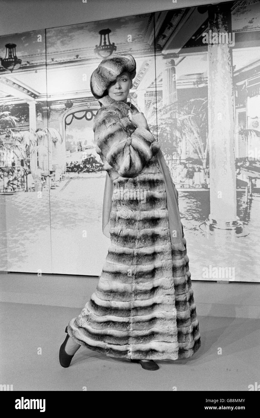 Fashion - Selfridge's Autumn Fashion Show - London - 1974 Stock Photo ...