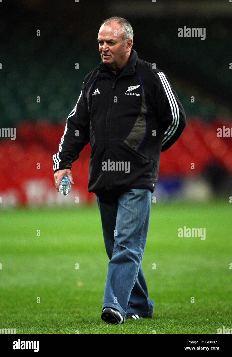 New Zealand coach Graham Henry during a training session at Millennium ...