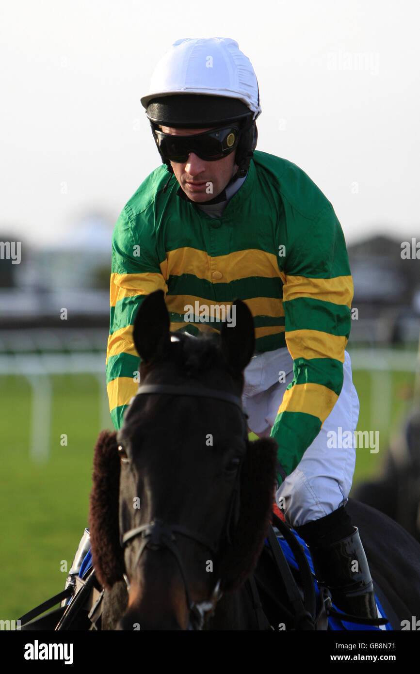 Richard mcgrath jockey hi-res stock photography and images - Alamy