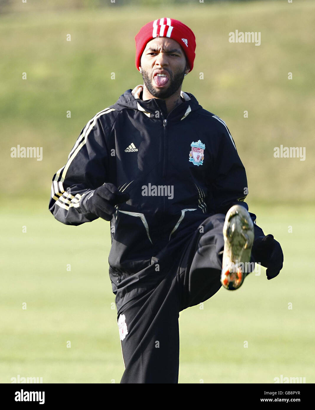Soccer stretching out leg hi-res stock photography and images - Alamy