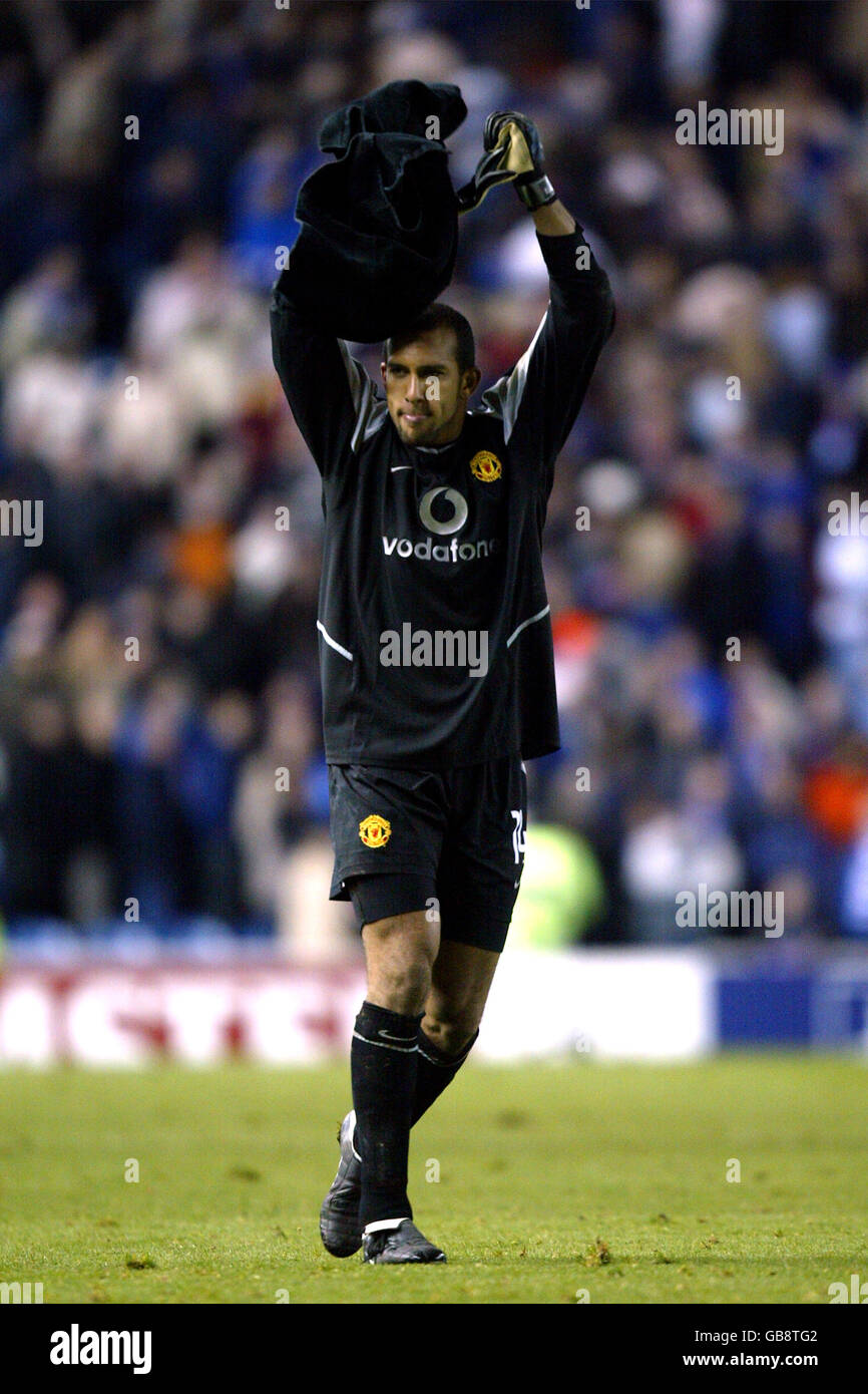 Manchester United's goalkeeper Tim Howard salutes the fans after the 1 ...