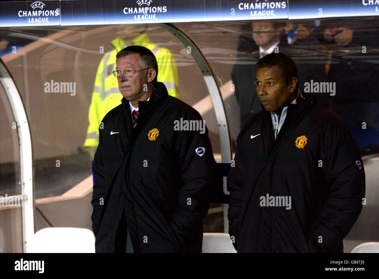 Manchester uniteds coach sir alex ferguson hi-res stock photography and ...