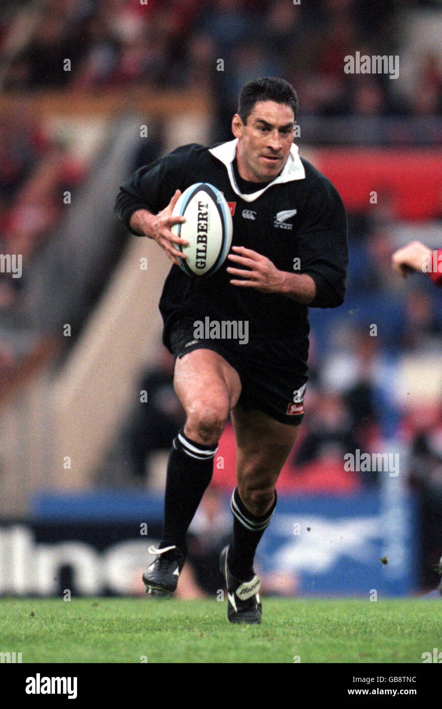 New zealands frank bunce in action hi-res stock photography and images ...