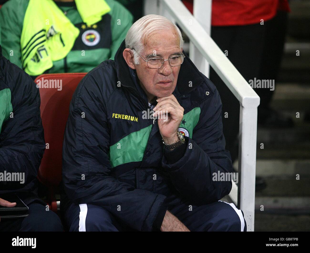 Arsenal football club coach hi-res stock photography and images - Alamy