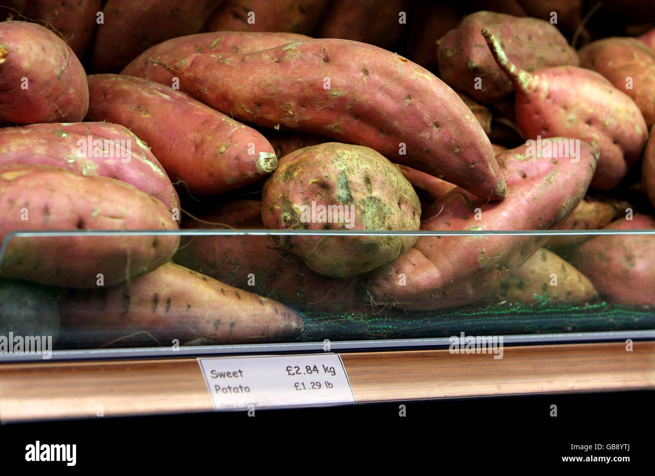 Mis shapen carrots hi-res stock photography and images - Alamy
