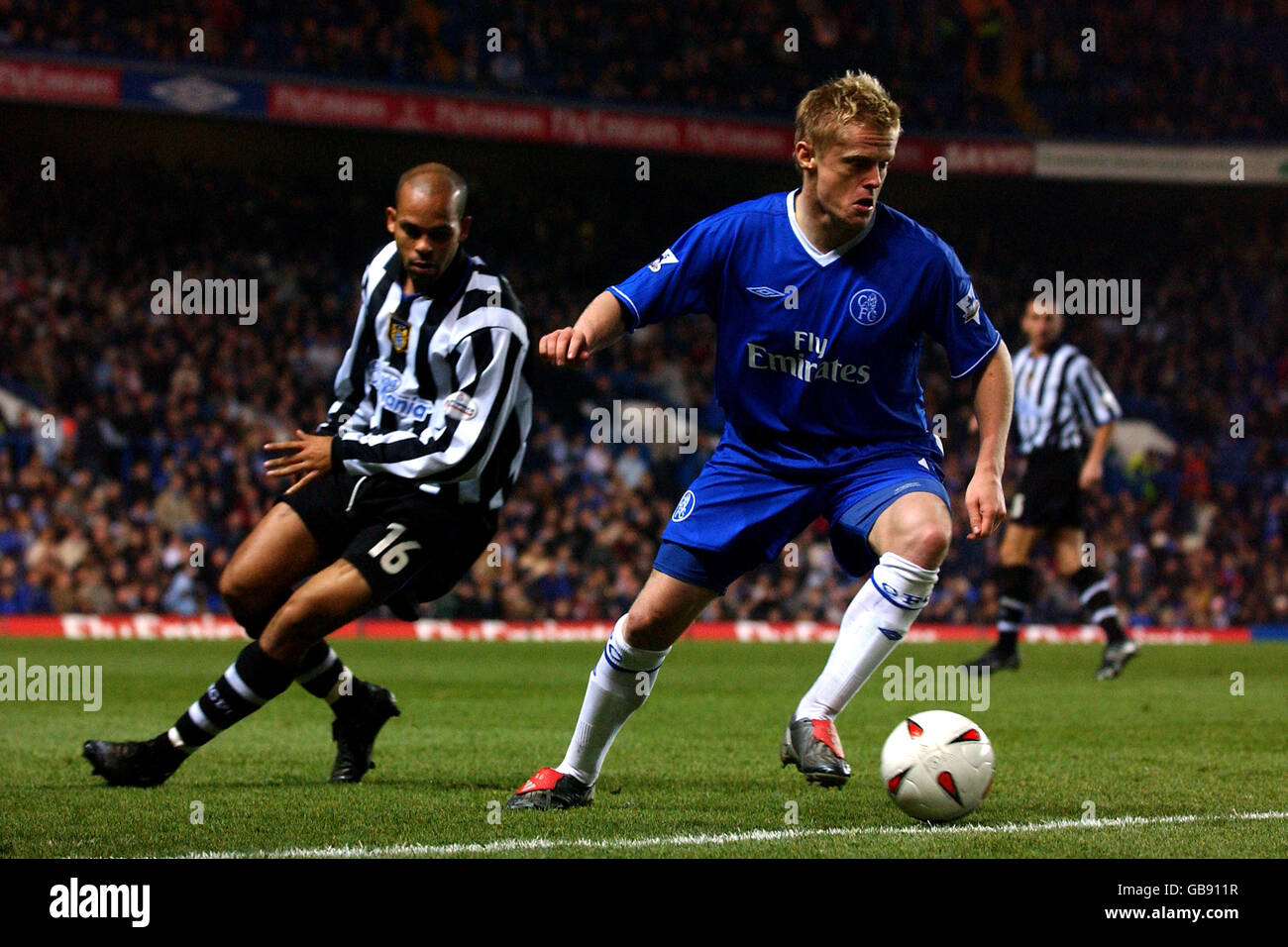 Chelsea's Damien Duff (r) shields the ball from Notts County's Simon ...
