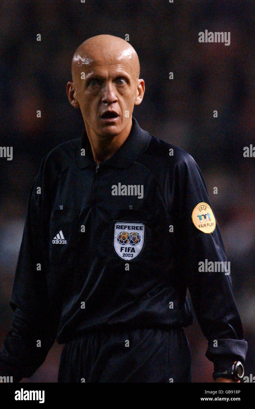 Rangers referee hi-res stock photography and images - Alamy
