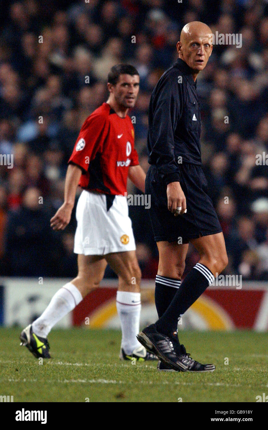 (L-R) Manchester United's Roy Keane and Referee Pierluigi Collina ...