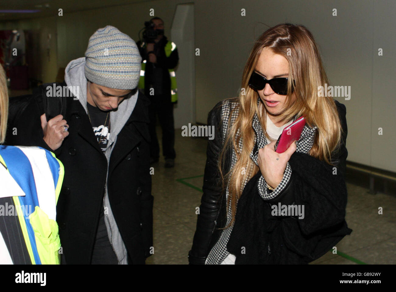 Lindsay Lohan and Sam Ronson at Heathrow - London Stock Photo - Alamy