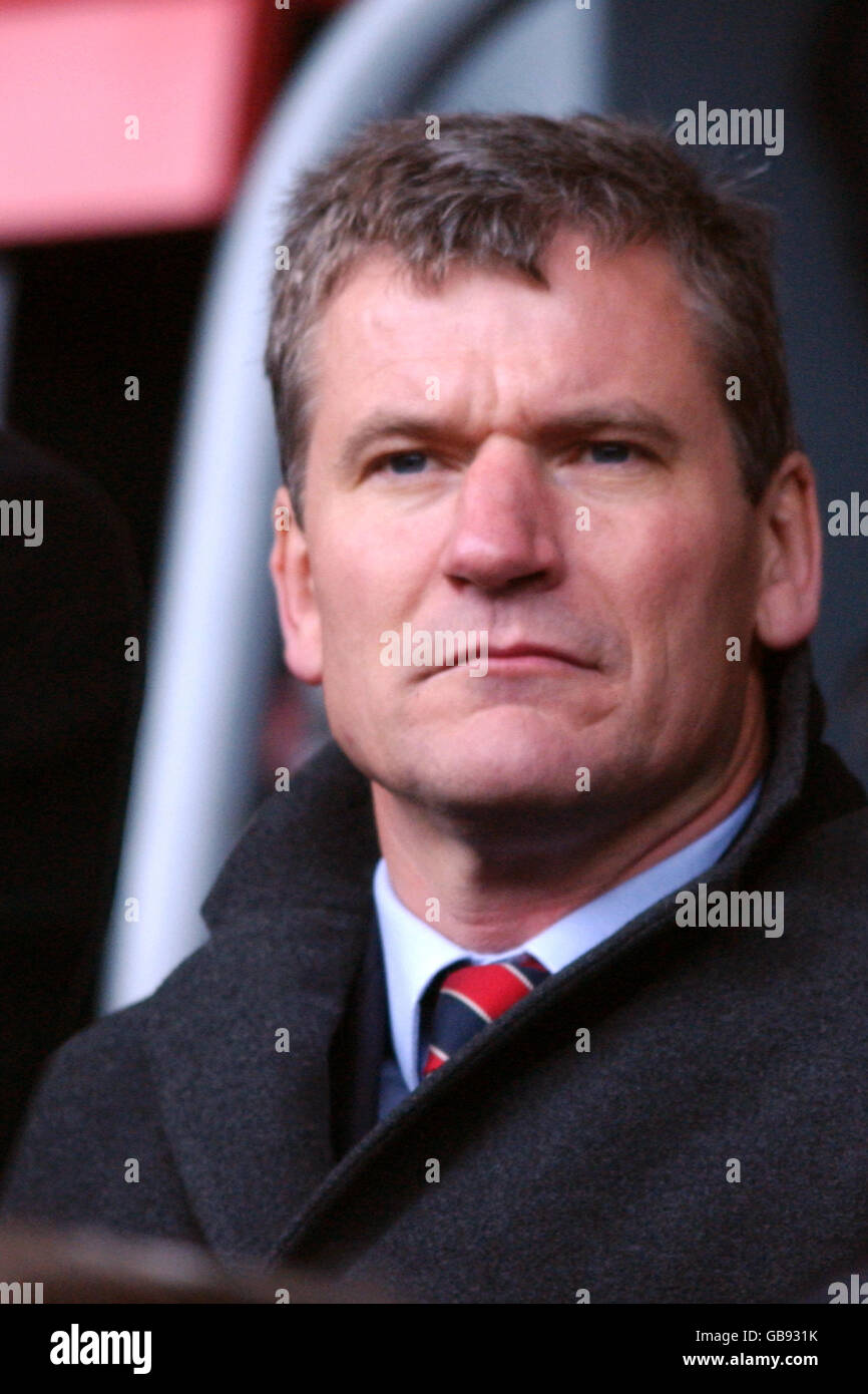 Manchester uniteds chief executive david gill hi-res stock photography ...