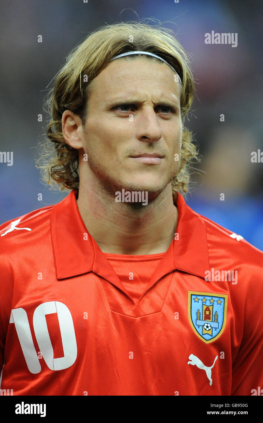 Diego forlan uruguay hi-res stock photography and images - Alamy