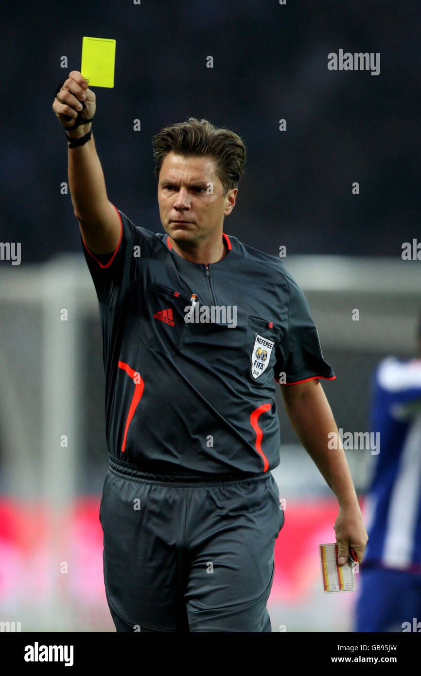 Bundesliga referee hertha hi-res stock photography and images - Alamy