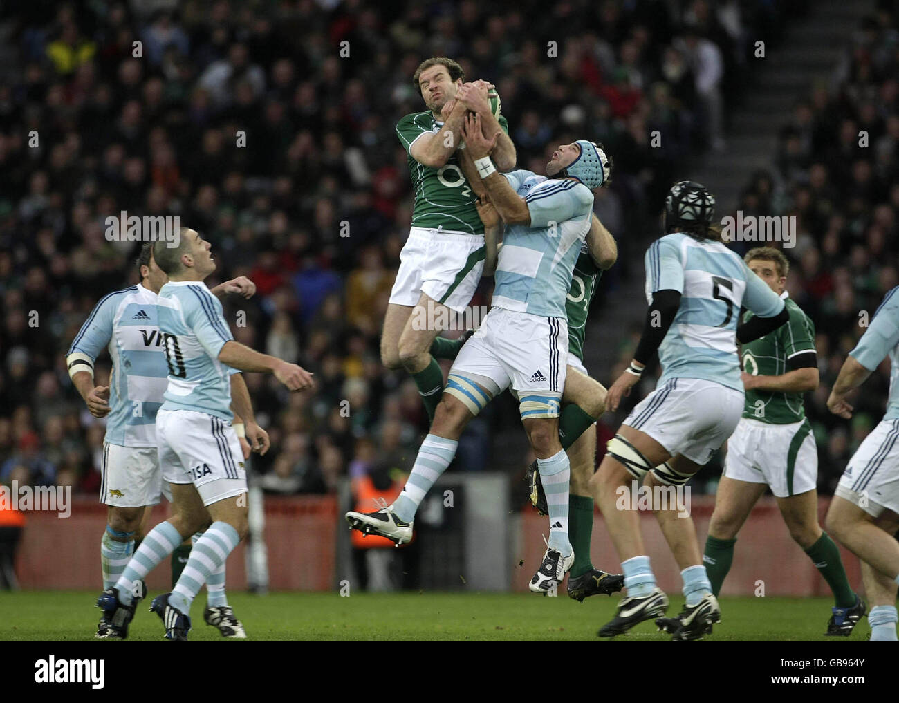 Ireland take the ball in a line out during the Guinness Series 2008 ...
