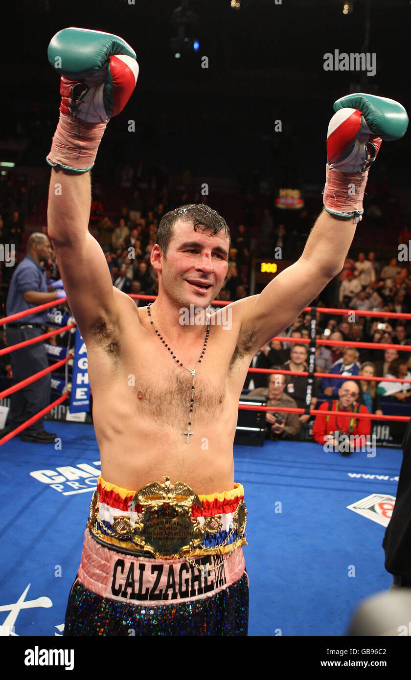 Heavyweight chain hi-res stock photography and images - Alamy